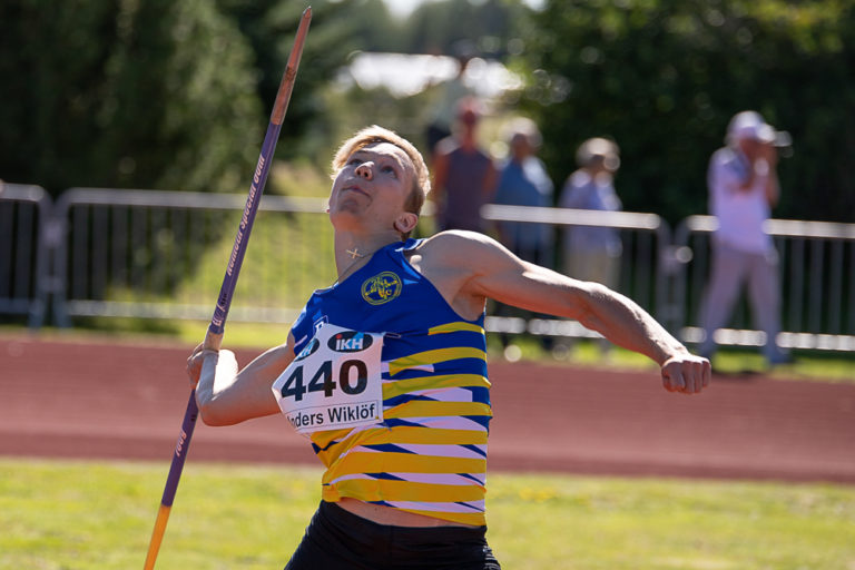 Eemil Porvari viimeisellä heitolla keihäsmestariksi ja viimeisellä ...