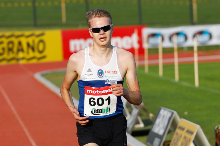 Eemil Helander teki valinnan ja satsaa kestävyysjuoksuun, maastohiihto ...