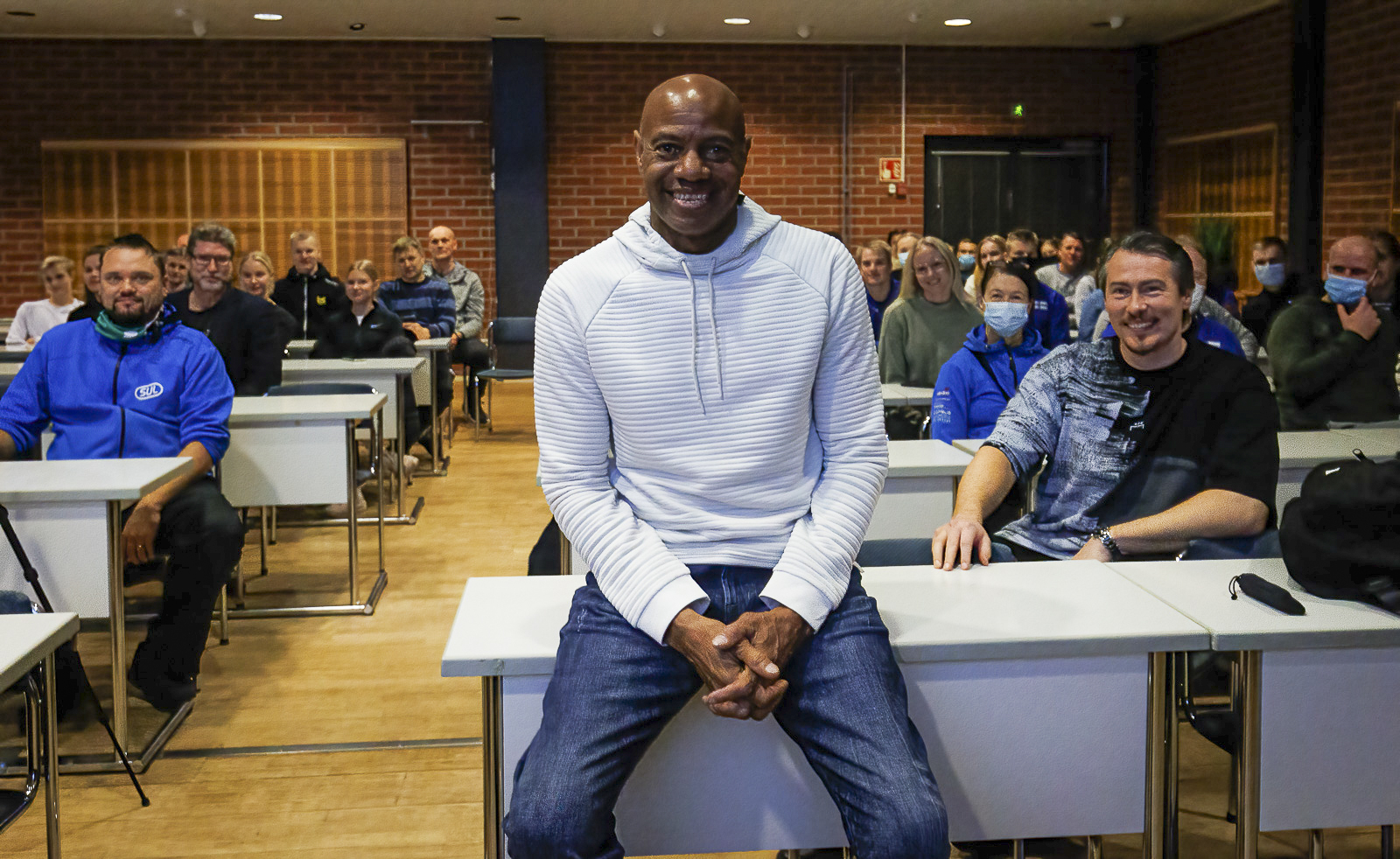 Mike Powell kertoi urastaan, opasti ja kannusti, Kataja: "Tästä ...