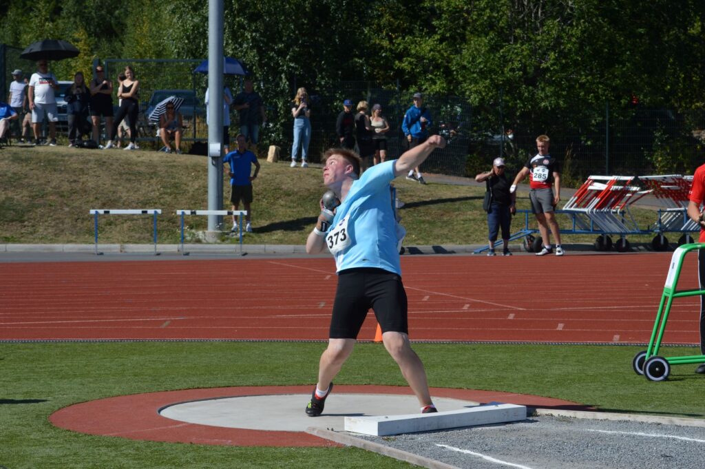 Topi Parviainen Suomen mestariksi 77 metrin kaarella – Malin Karell ja ...