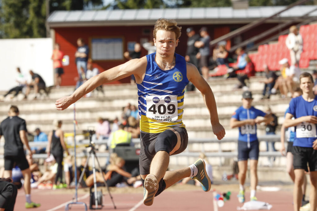 Narvi peittosi Läspän keihäsmiesten kovatasoisessa taistossa ...