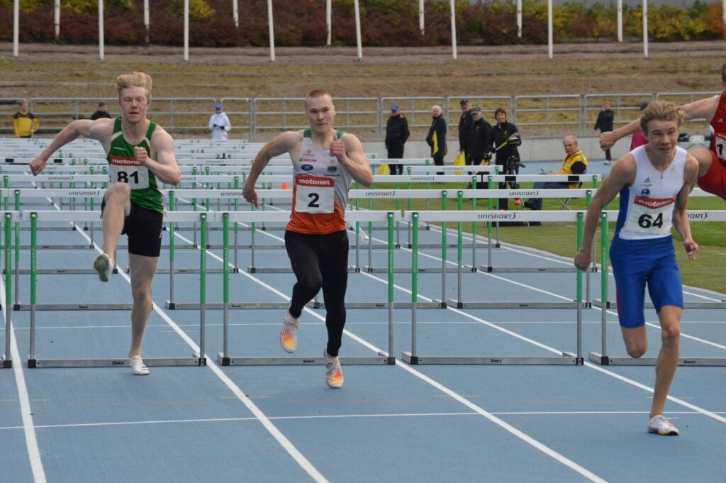 Neea Käyhkö, Leo Rautiainen, Vilma Itälinna ja Mila Heikkonen ottelivat ...