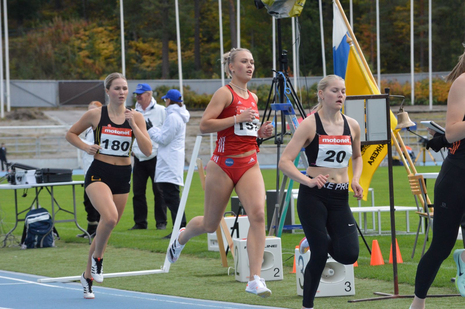 Neea Käyhkö, Leo Rautiainen, Vilma Itälinna ja Mila Heikkonen ottelivat ...