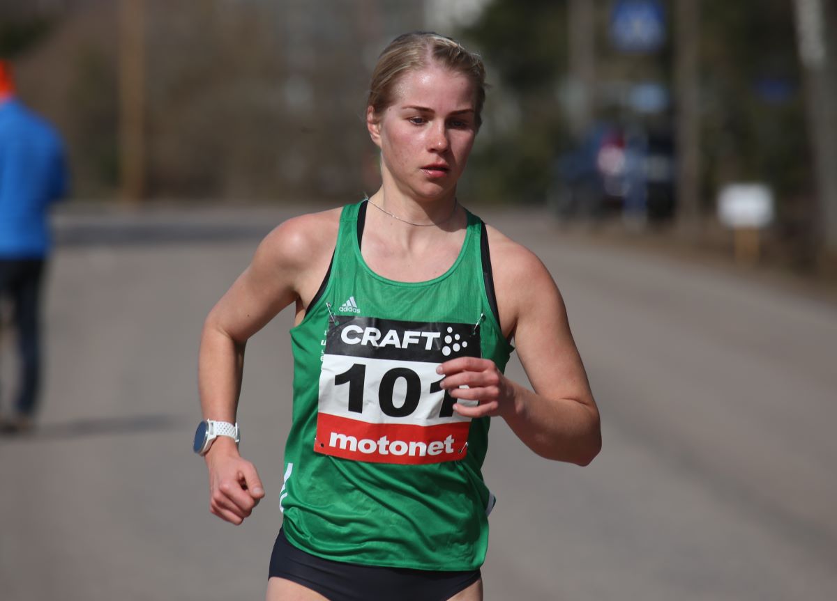 Alisa Vainio puolimaratonin Suomen mestariksi SE-vauhtia kokeillen ...