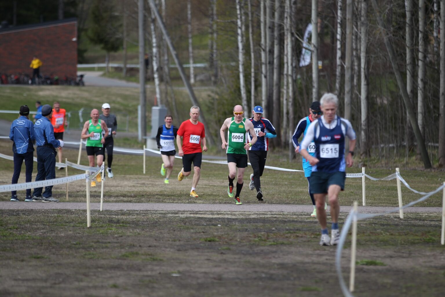 Eri ikäluokkien maastojuoksumestaruuksista kilpailtiin Paloheinässä ...
