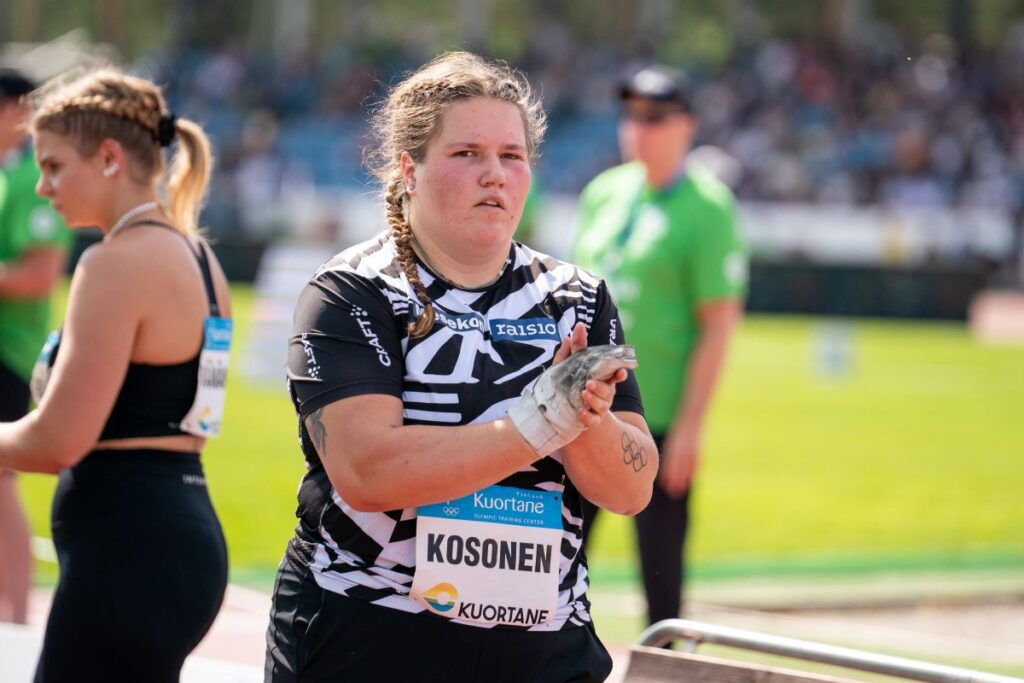 Silja Kosonen moukaroi 22-vuotiaiden SE:n, vaikka moukari osui verkkoon ...