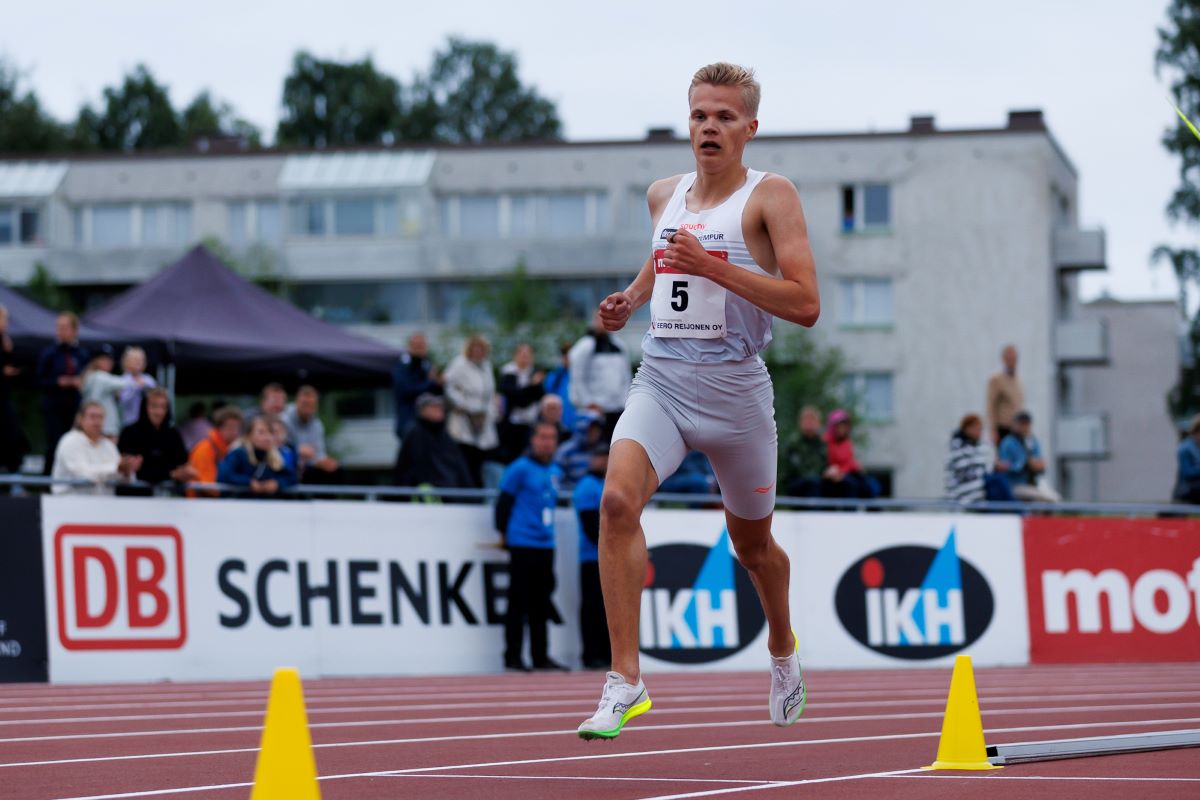 Eemil Helander juoksi Norjassa 3000 metriä ennätykseensä ja kauden ...